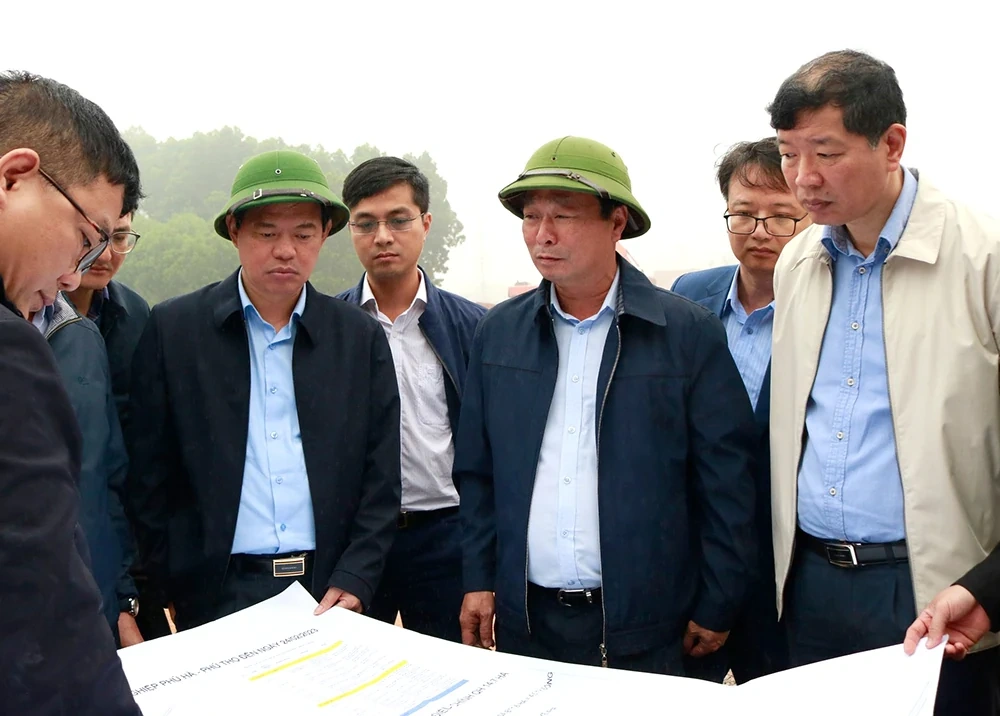 The Chairman of the Provincial People's Committee inspects the phase 2 ...