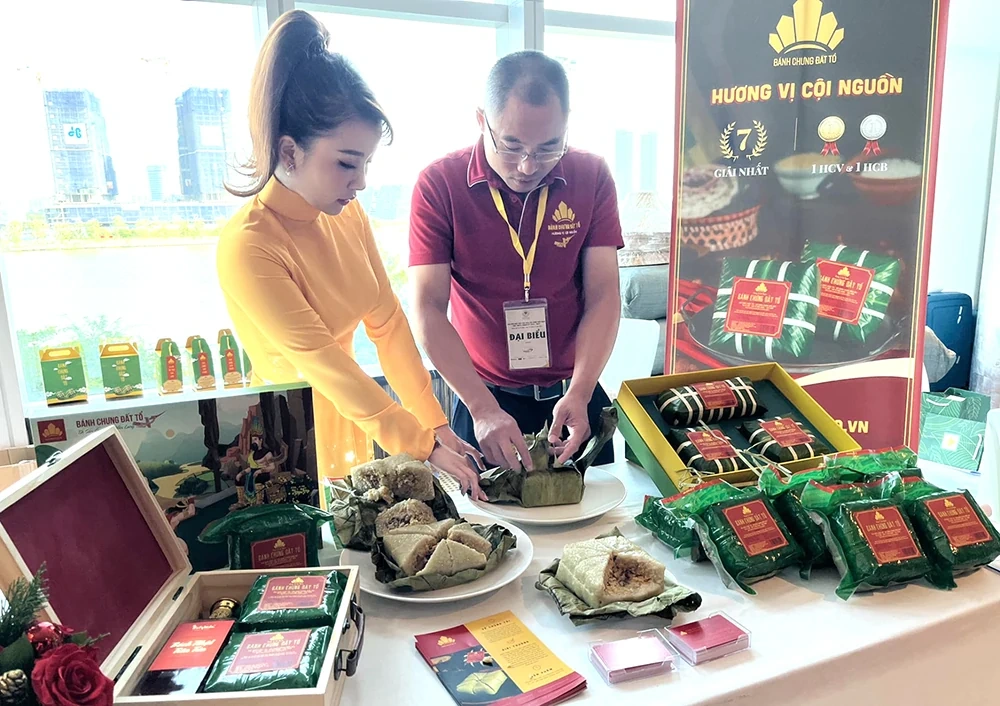 Promoting OCOP products in association with tourism development